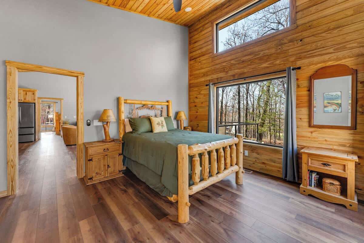 Elk Cabin At Thunder Bluff - Fayetteville, AR