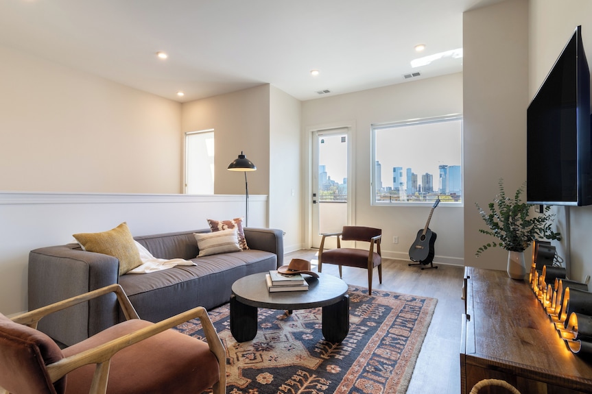 4bdr Bachelor Stay Near Broadway | Conway - Nashville, TN