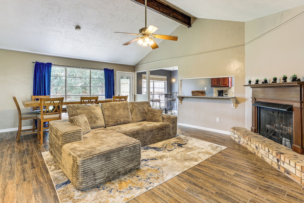 Fish, Golf, Explore: Home 3 Mi To Prien Lake Park! - Lake Charles, LA