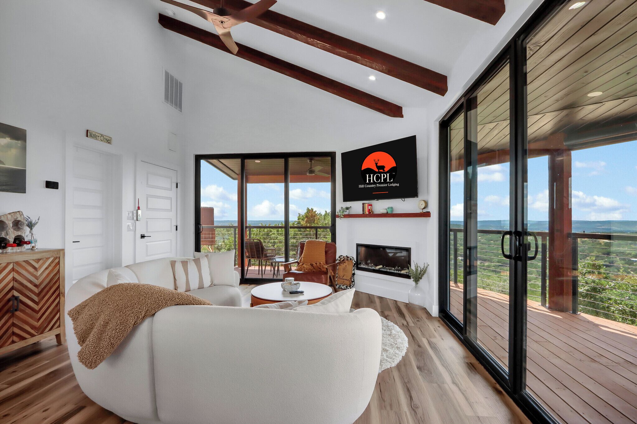 Canyon Lake Tree House: Modern 2br Luxury W/ Hot Tub, Decks & Stunning Views - Canyon Lake, TX