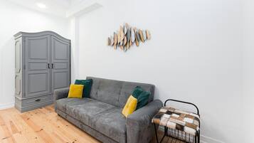 Apartamento (Two-Bedroom Apartment) | Fachada