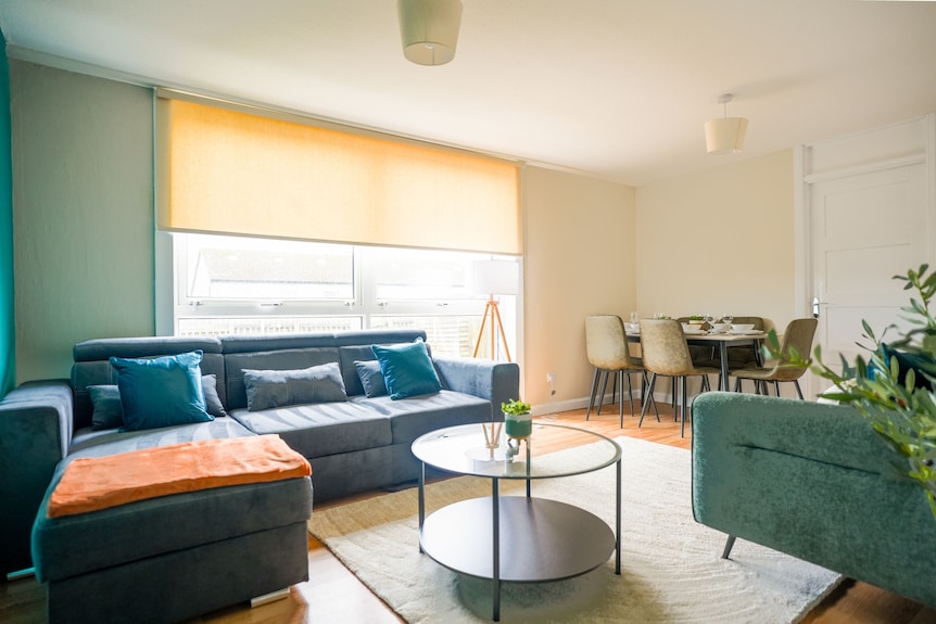 Refreshing Modern House In Livingston - 利文斯通