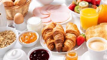 Café da manhã com buffet grátis todos os dias