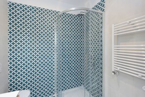 Apartamento | Casa de banho | Artigos de higiene pessoal grátis 