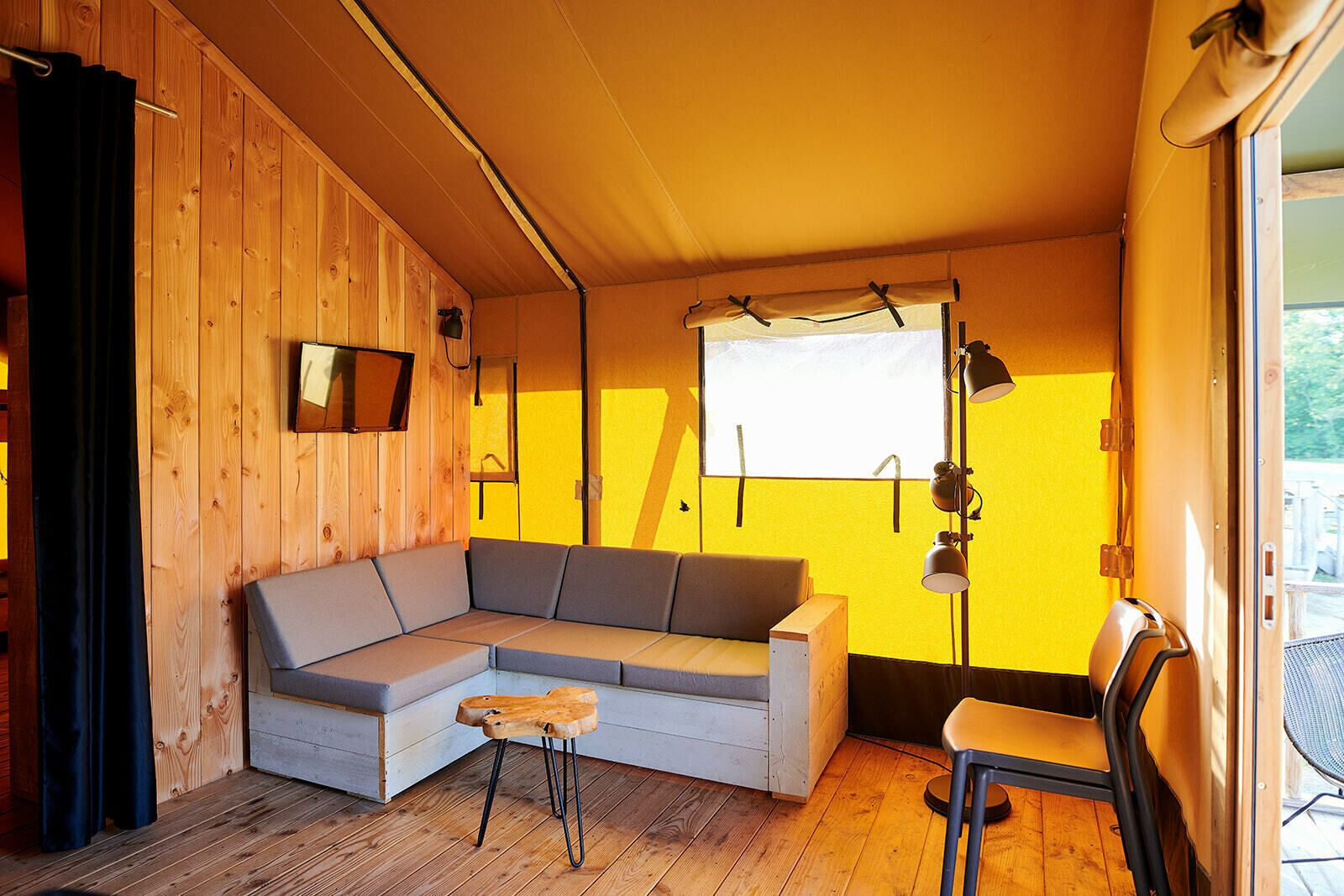 Luxe Safaritent Voor 6 Personen Met Privé Jacuzzi, Moderne Badkamer En Veranda In De Sallandse Heuvelrug. - Deventer