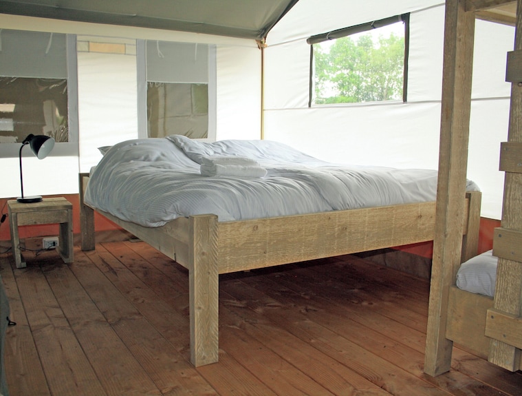 Glamping At Its Best! Luxurious Safari Tent By The Play Pond At Vakantiepark De Sallandshoeve For A Perfect Family Holiday. - Overijssel