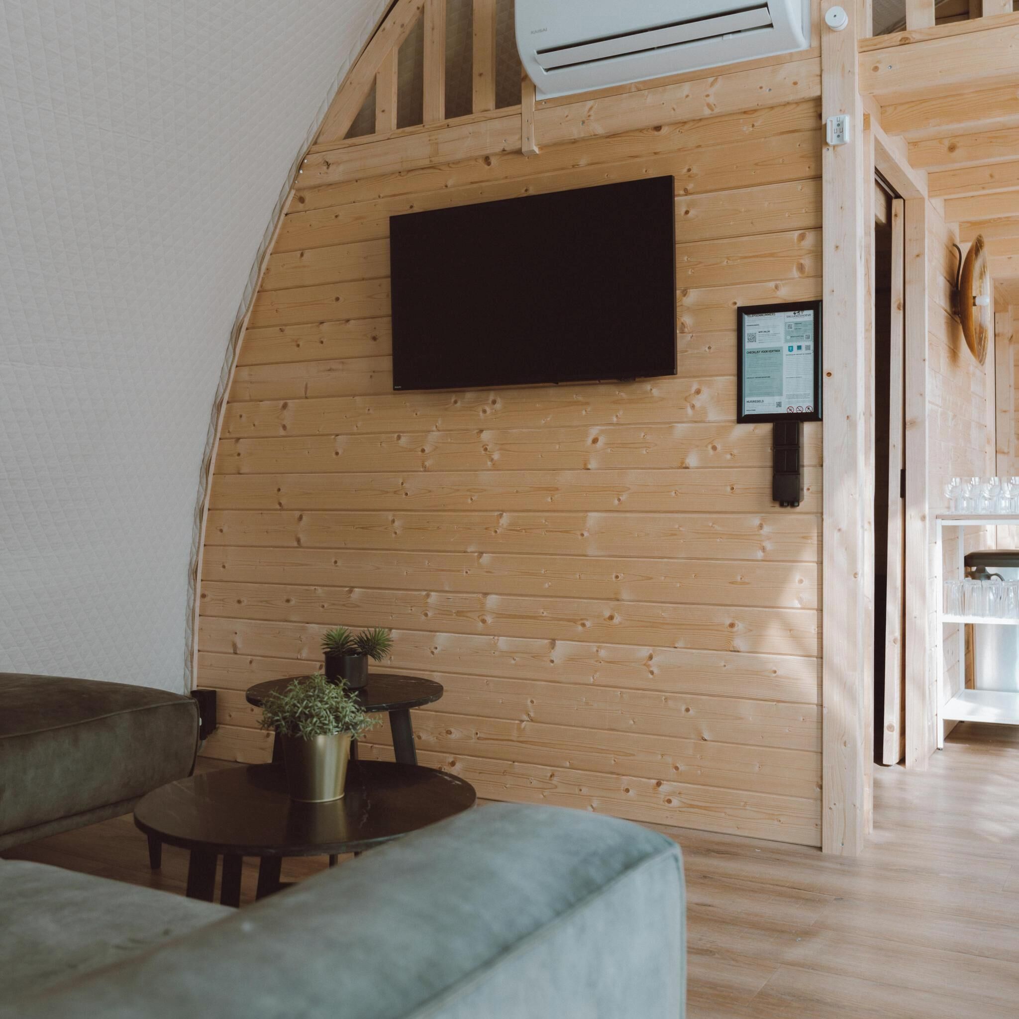 Enjoy Luxurious Glamping In The Big Oak Tent At De Sallandshoeve Holiday Park, Perfect For Families And Nature Lovers In The Heart Of The Sallandsheuvelrug. - Raalte