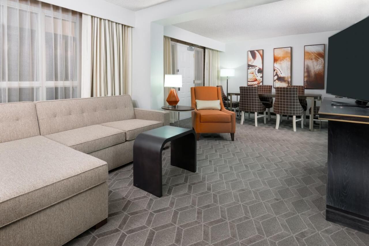 Family-friendly Dallas Escape | Free Parking + Pool & Gym - Dallas, TX