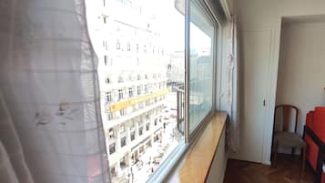 Apartamento, vários quartos, para fumantes, vista para a cidade | 1 quarto