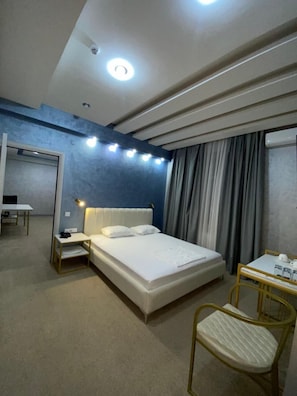 Suíte superluxo, vista para a montanha | Ferros/tábuas de passar roupa, Wi-Fi de cortesia