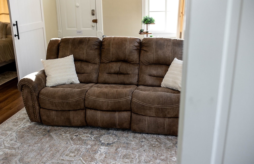 White House On Market - Pinnacle Lake, New Florence