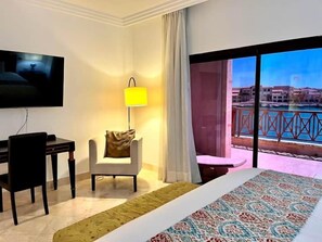 Apartamento, 2 quartos, junto ao mar | Cofre no quarto, ferro/tábua de engomar, Wi-fi grátis 