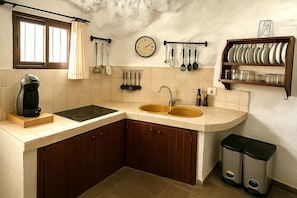 Casa conforto, vista para a montanha | Cozinha privada | Geladeira grande, micro-ondas, cooktop