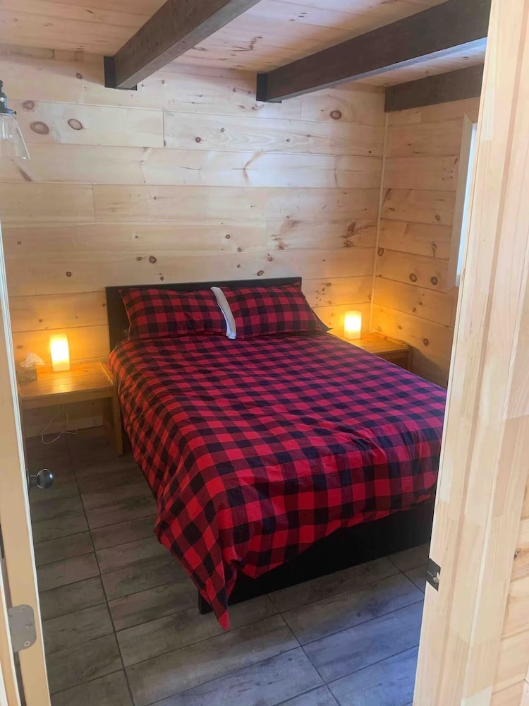 Log cabin | Spa, river & nature, Mauricie - Lac-aux-Sables | Vrbo