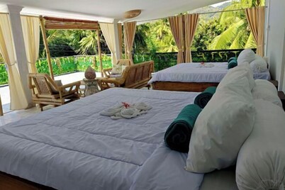 Skylodge B&B - Bali Jungle Retreat with Fine Dining & Eco Pool
