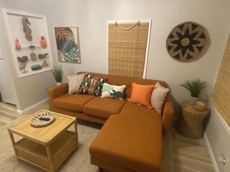 Baydreamer Is Pet Friendly And Close To The Water - Villas