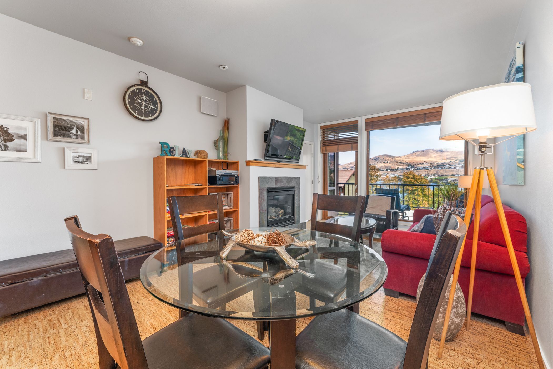 Sunny Shores - Indoor Pool And Hot Tub! - Chelan, WA