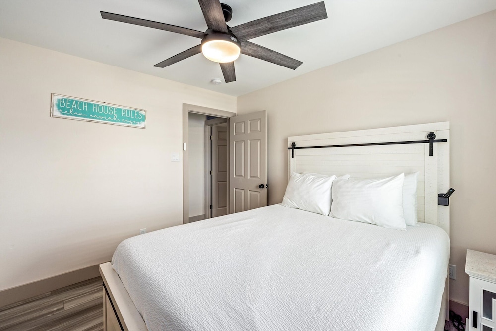 Purple Pelican By The Sea - Galveston | Vrbo