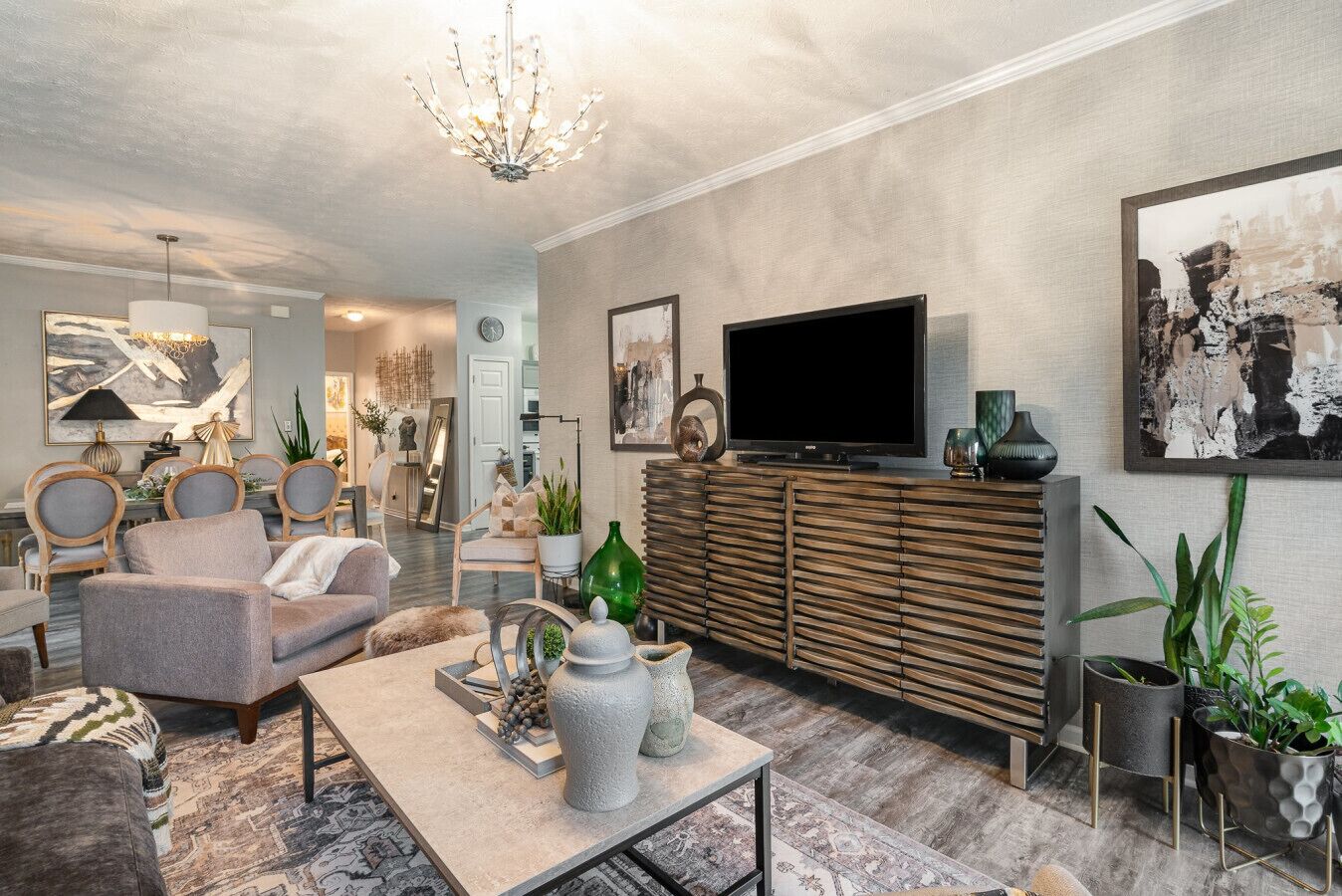 Stylish 2br Townhome W/ Garage & Patio | Perfect For Stays Or Assignments - Clarksville, TN