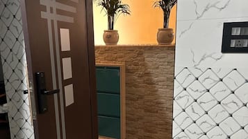 Casa luxo, 1 quarto | Área de estar | TV LED 32 polegadas com canais digitais, Netflix, serviços de streaming