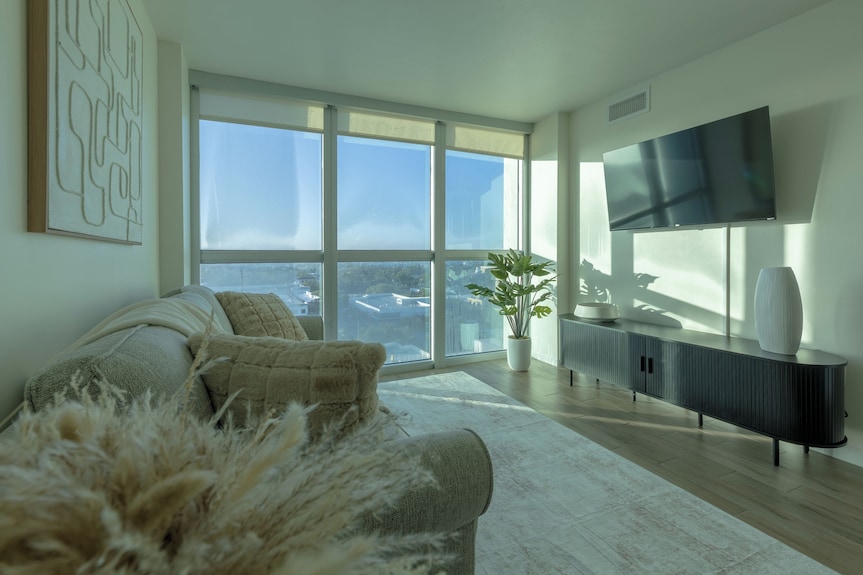 The Luxury Spot 2 Min To Downtown/ 5 Min To The Beach - Fort Myers, FL