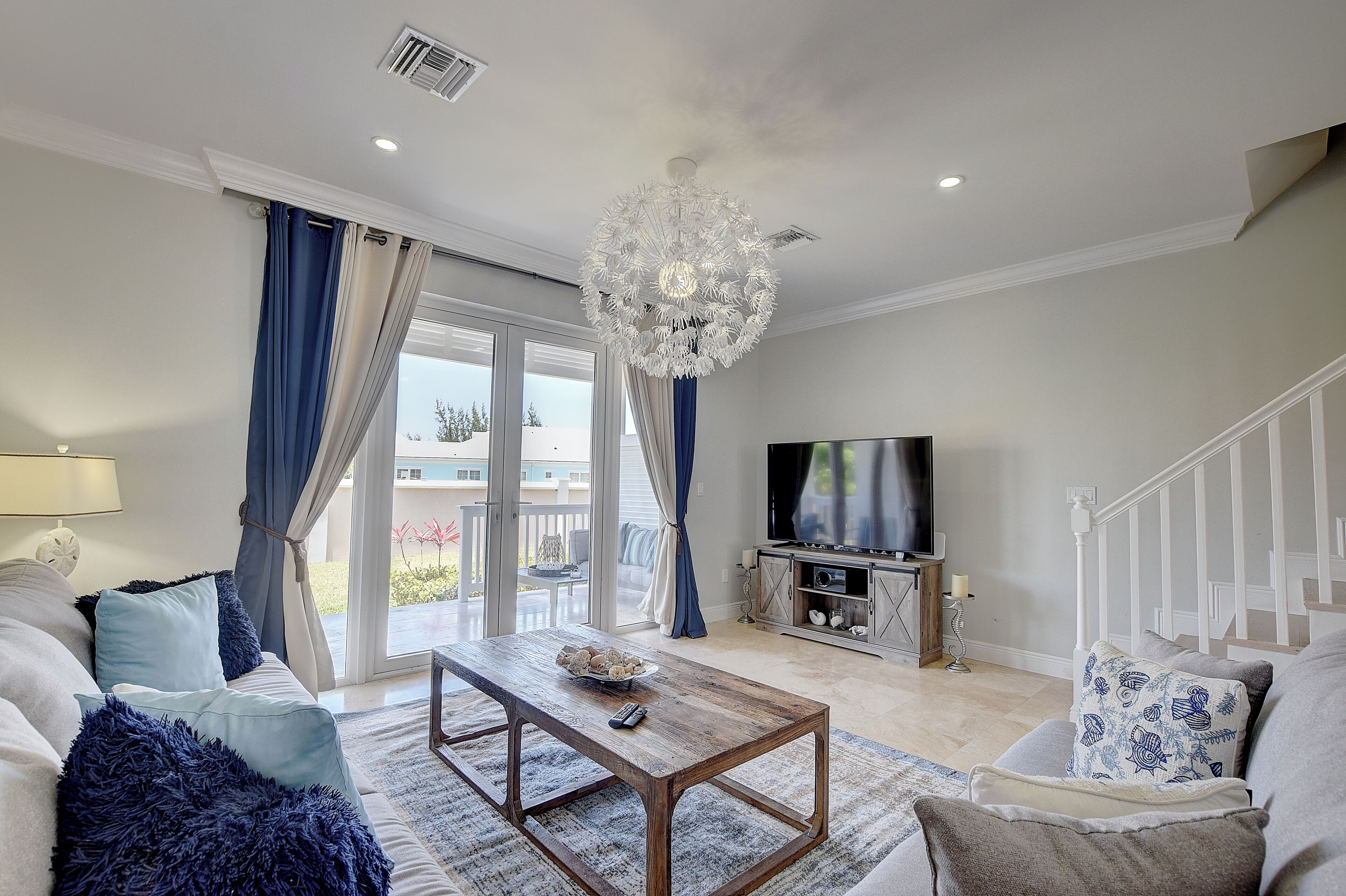 Spacious 4-bedroom Townhome Steps To Beach - Nassau