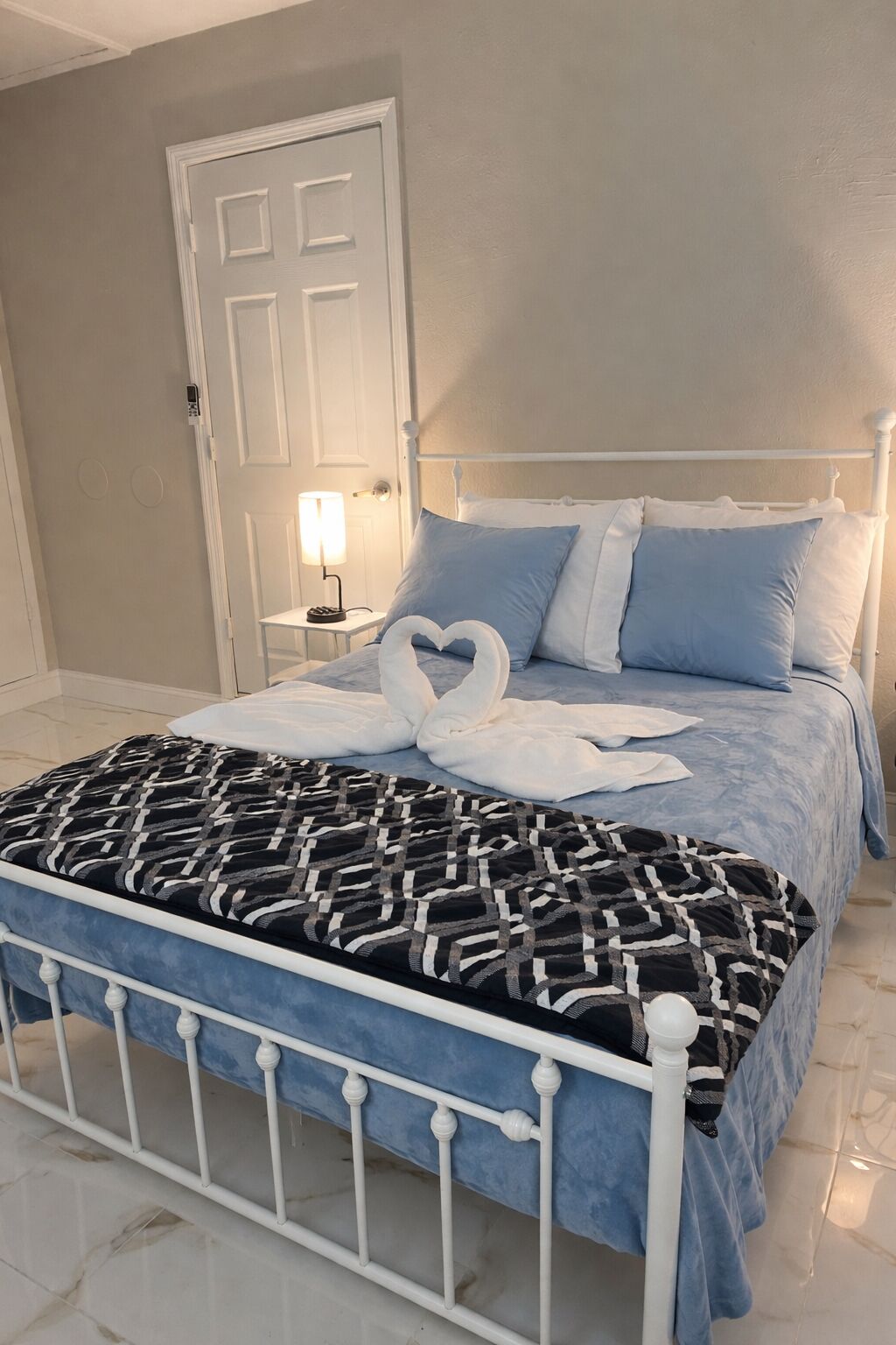 Modern Luxury Stay In Tampa - Tampa, FL