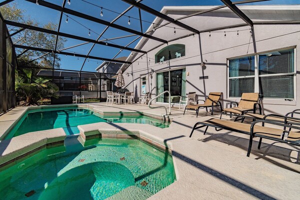 Villa With Private Pool In Lake Berkley Resort - Kissimmee, FL