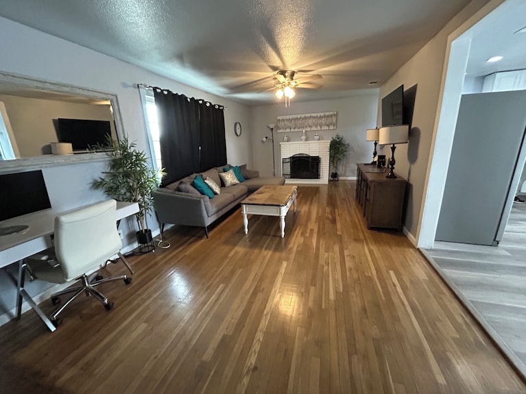 Recently Renovated 3br/2ba Cozy Home In Fresno, Ca - 프레즈노