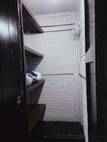 Quarto casal ou duplo clássico | Cortinas blackout, ferros/tábuas de passar roupa, Wi-Fi de cortesia