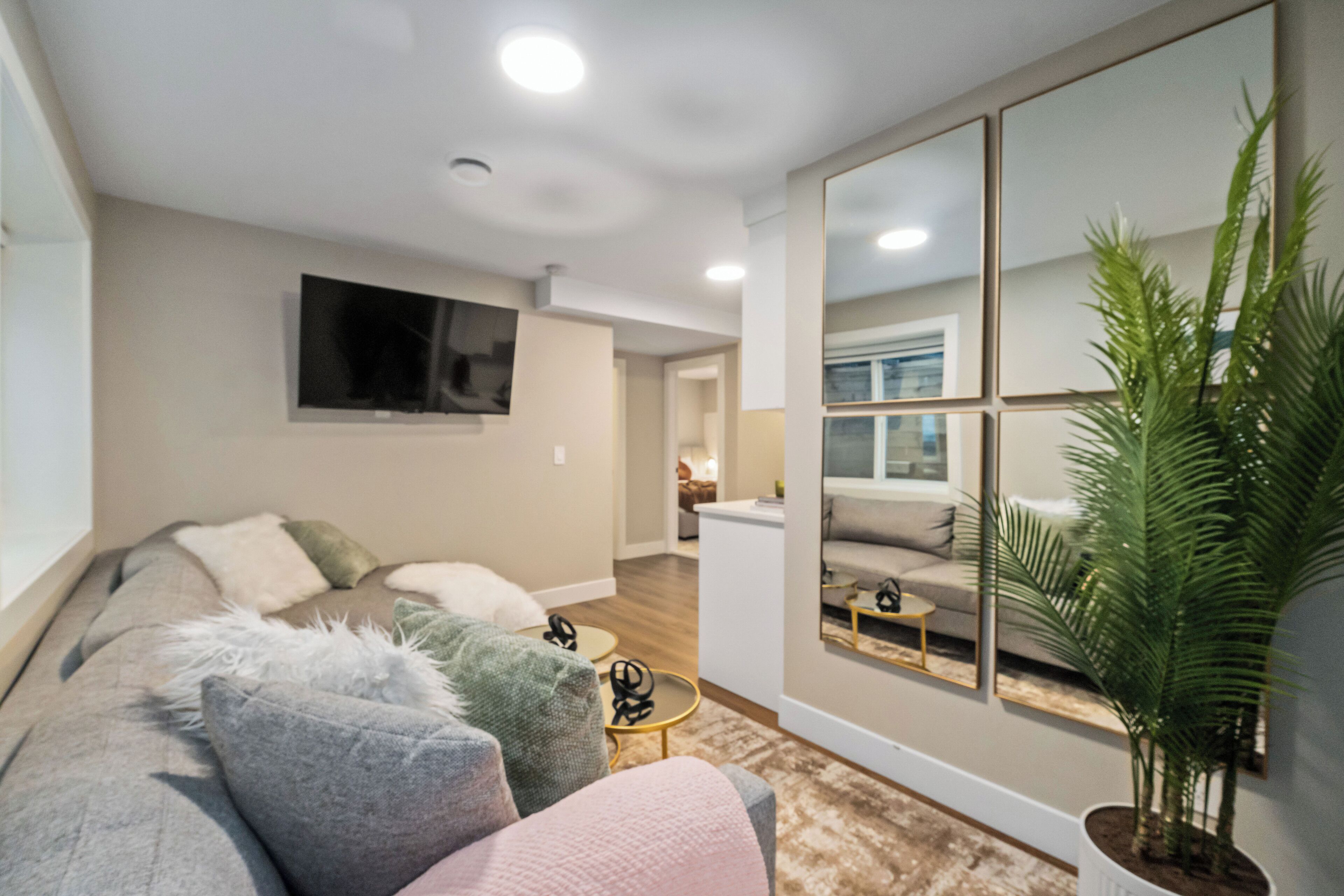 Cute, Clean, Modern Suite In A House - Great Area! - Langley
