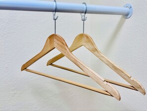 Quarto luxo, 1 cama King, para não fumantes, banheiro privativo | Cofres nos quartos, escrivaninha, espaço de trabalho para notebook