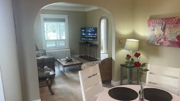 Casa luxo, varanda | Área de estar | TV de tela plana