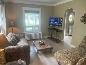 Casa Deluxe, pátio | Sala de estar | TV de ecrã plano 