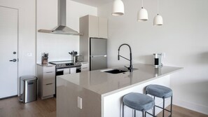 Apartamento (1 Bedroom) | Cozinha privada | Geladeira, cafeteira/chaleira