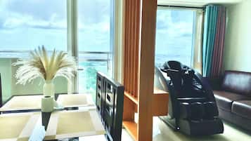Apartamento de Luxo em Condomínio Fechado, vista para a baía | Sala de estar