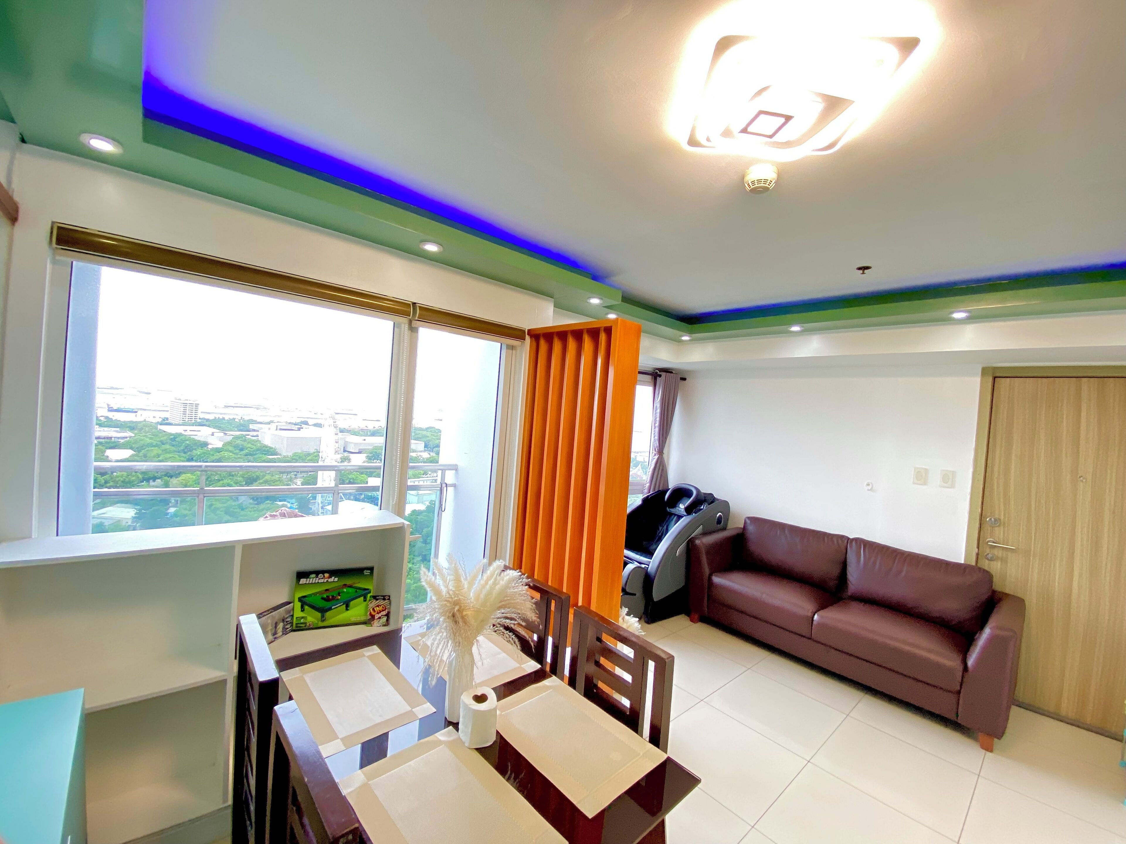 Condo superluxo, vista para a baía | Área de estar