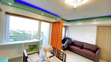 Apartamento de Luxo em Condomínio Fechado, vista para a baía | Sala de estar