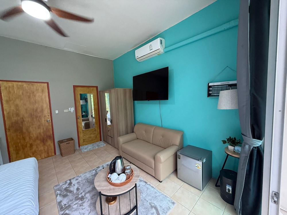 Alura Guesthouse - Phuket