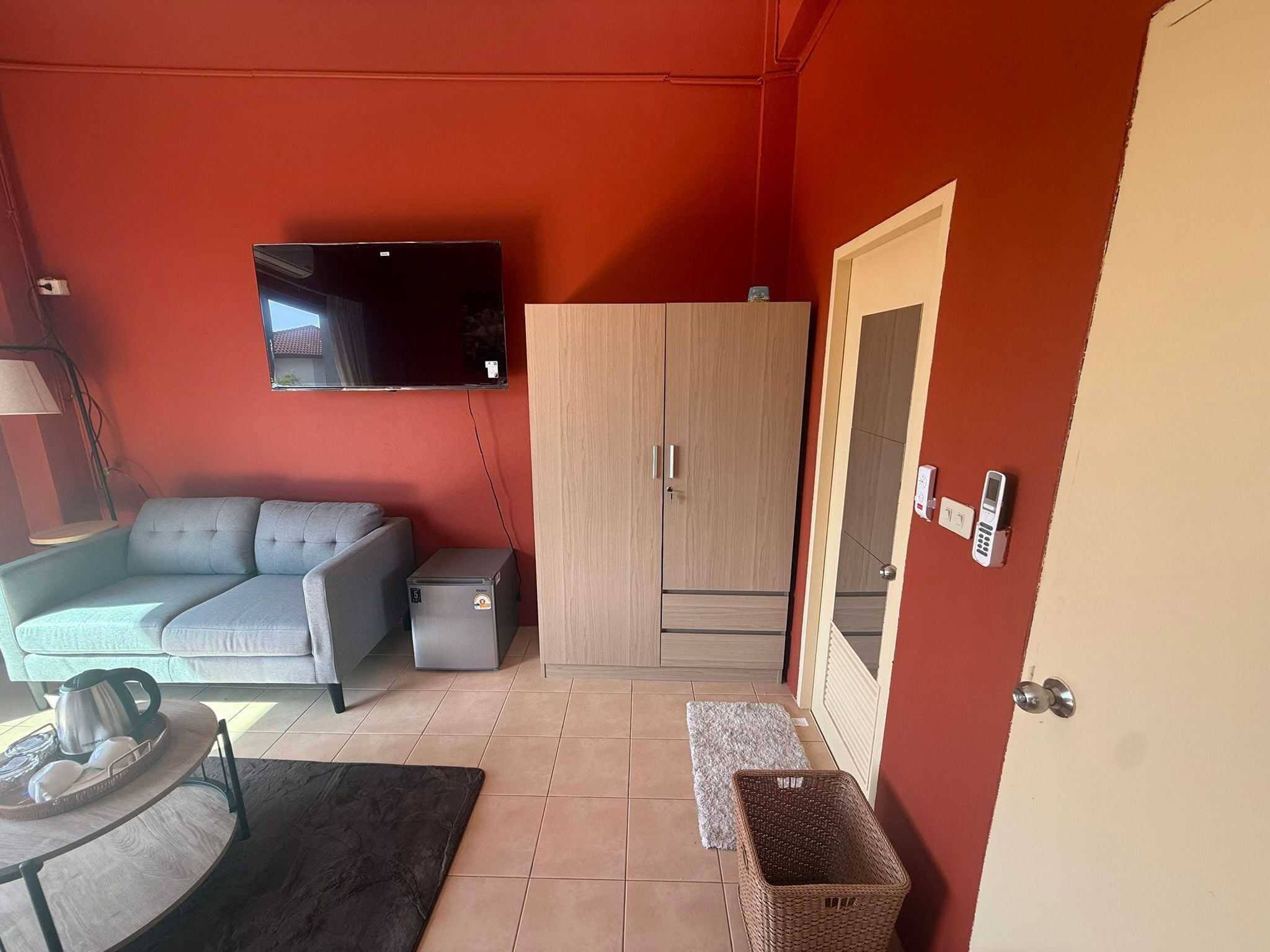 Quarto Duplo Deluxe, varanda | Cortinas/cortinados opacos, ferro/tábua de engomar, Wi-fi grátis 