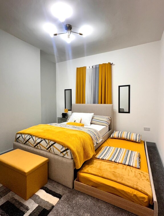 The House Is Suitable For Contractors,family And A Group - Stoke-on-Trent