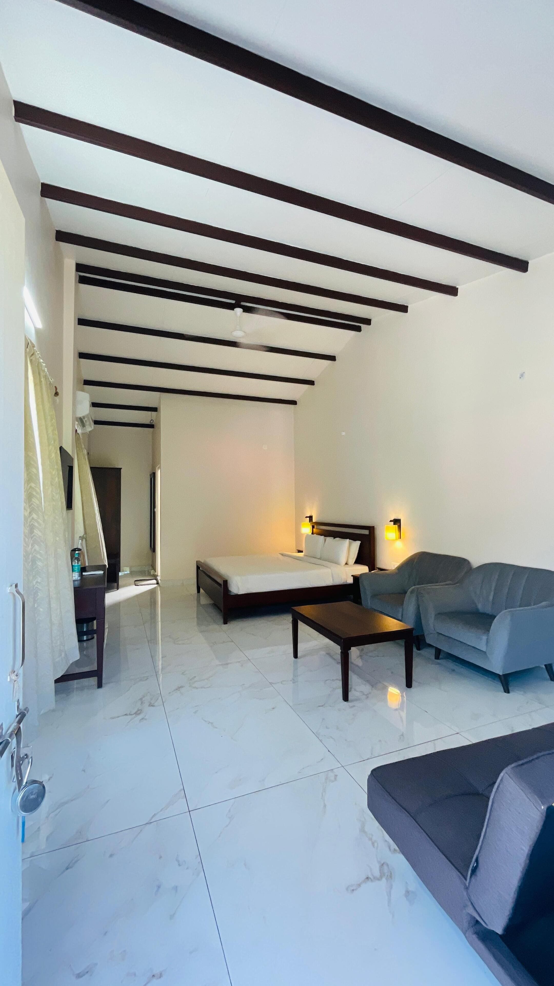 Quarto Triplo Superior | Secretária adequada para computadores portáteis, Wi-fi grátis 