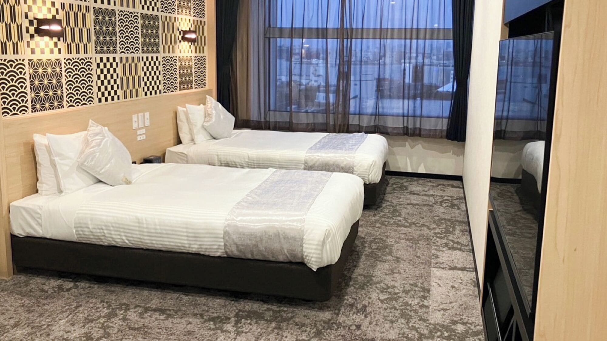 Quarto duplo, para não fumantes (Residential Twin Room) | Escrivaninha, Wi-Fi de cortesia