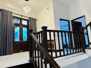 Um polibã, artigos de higiene pessoal grátis, um secador de cabelo