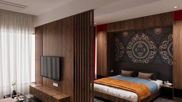Quarto moderno com uma cama grande, uma TV presa a um painel de madeira, uma mesinha de cabeceira e um padrão decorativo na parede.