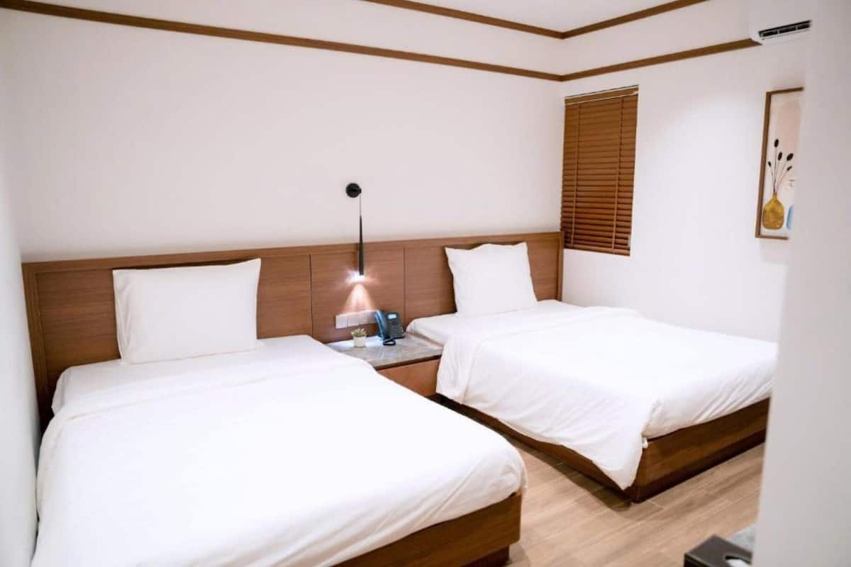 Quarto Twin Standard | Minibar, secretária, Wi-fi grátis 