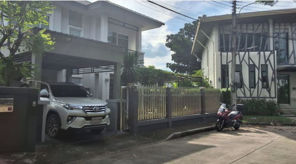 Spacious Entire House With Shared Fitness Room And Shared Indoor Pool In Club - Ayutthaya