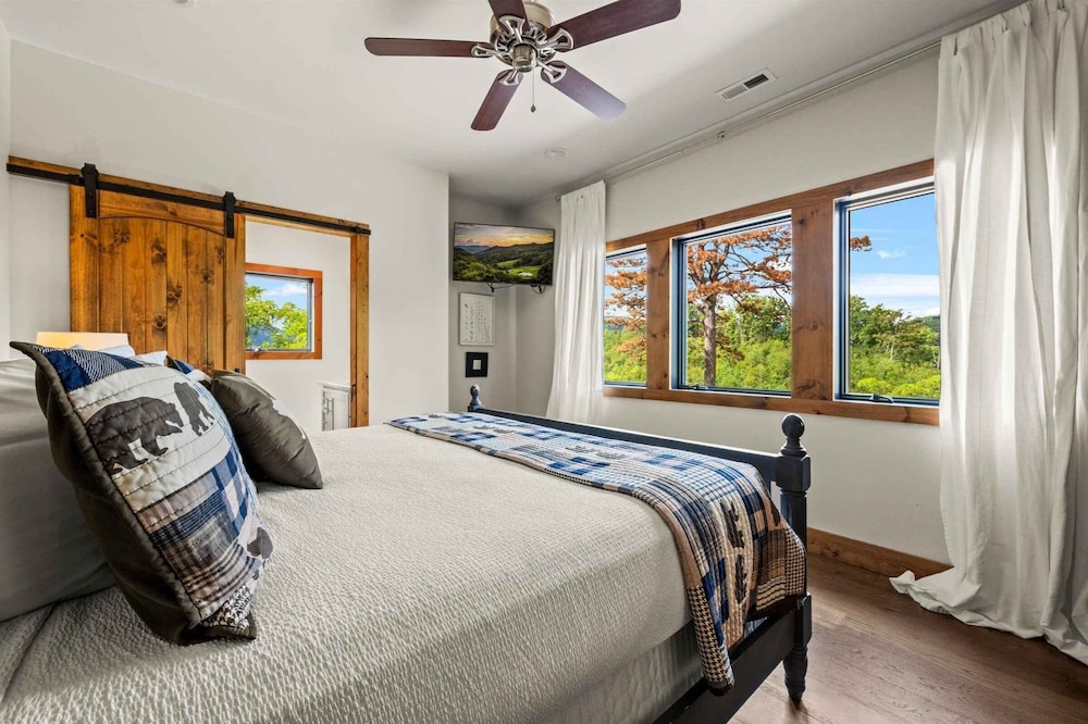 Smoky Mountain High: luxury living • panoramic views • pool table ...