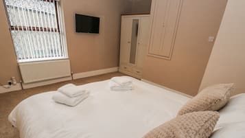 2 quartos, com decoração personalizada, com mobília individualizada