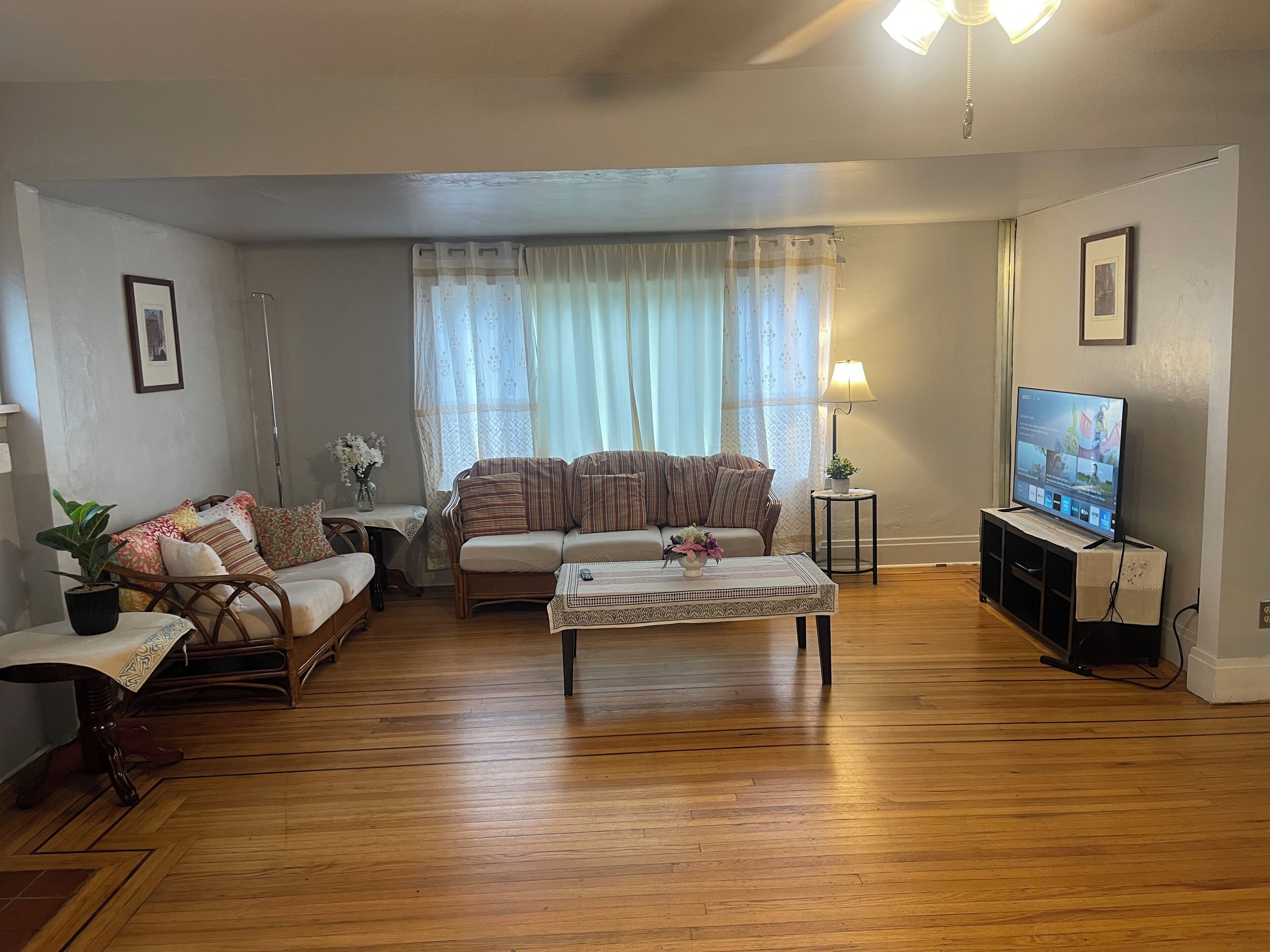 Spacious 4br Buffalo Full Home - Buffalo, NY